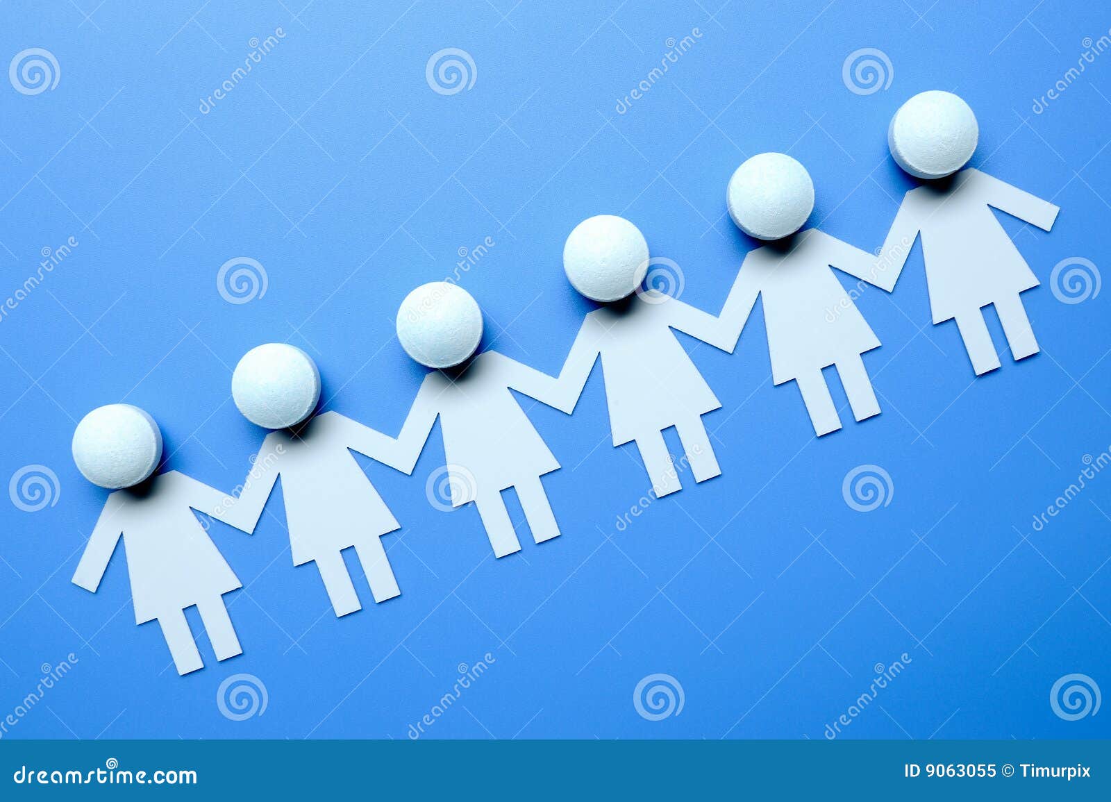 Chain of paper people stock image. Image of chain, linked - 9063055