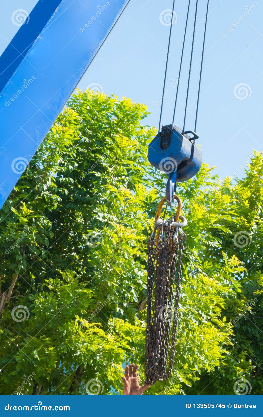 Chain with winch hooked stock image. Image of rope, black - 133595745