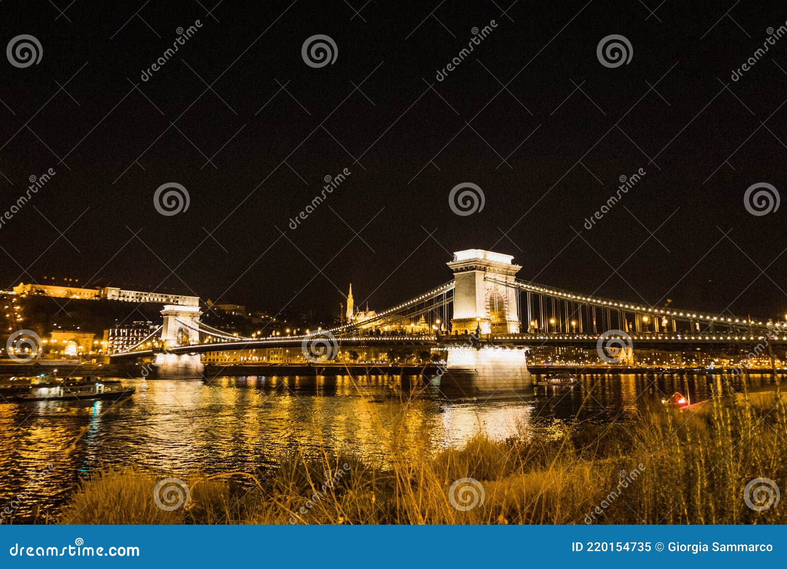 Chains Bridge at Night - Budapest Stock Image - Image of city, landmark ...