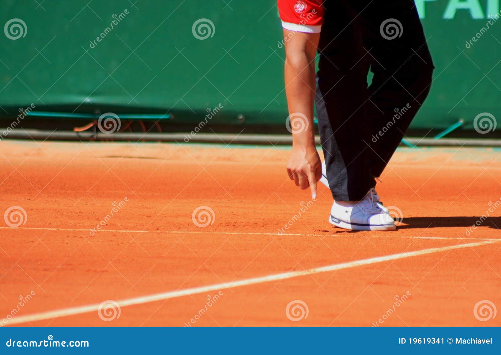 Chair Umpire at Roland Garros 2011 Editorial Photo - Image of finger ...