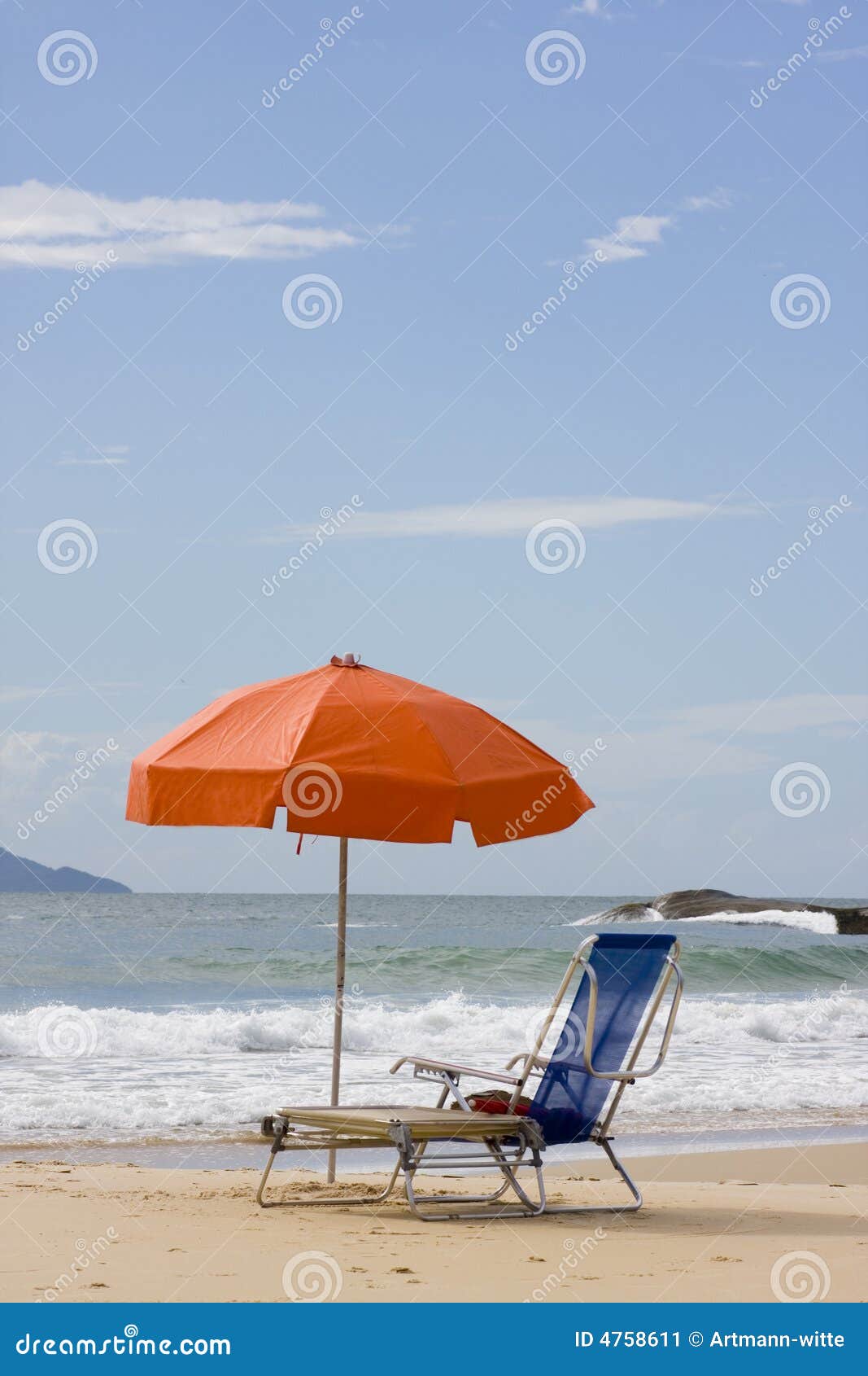Chairs and Parasol on Beach Stock Image - Image of canvas, recreation ...