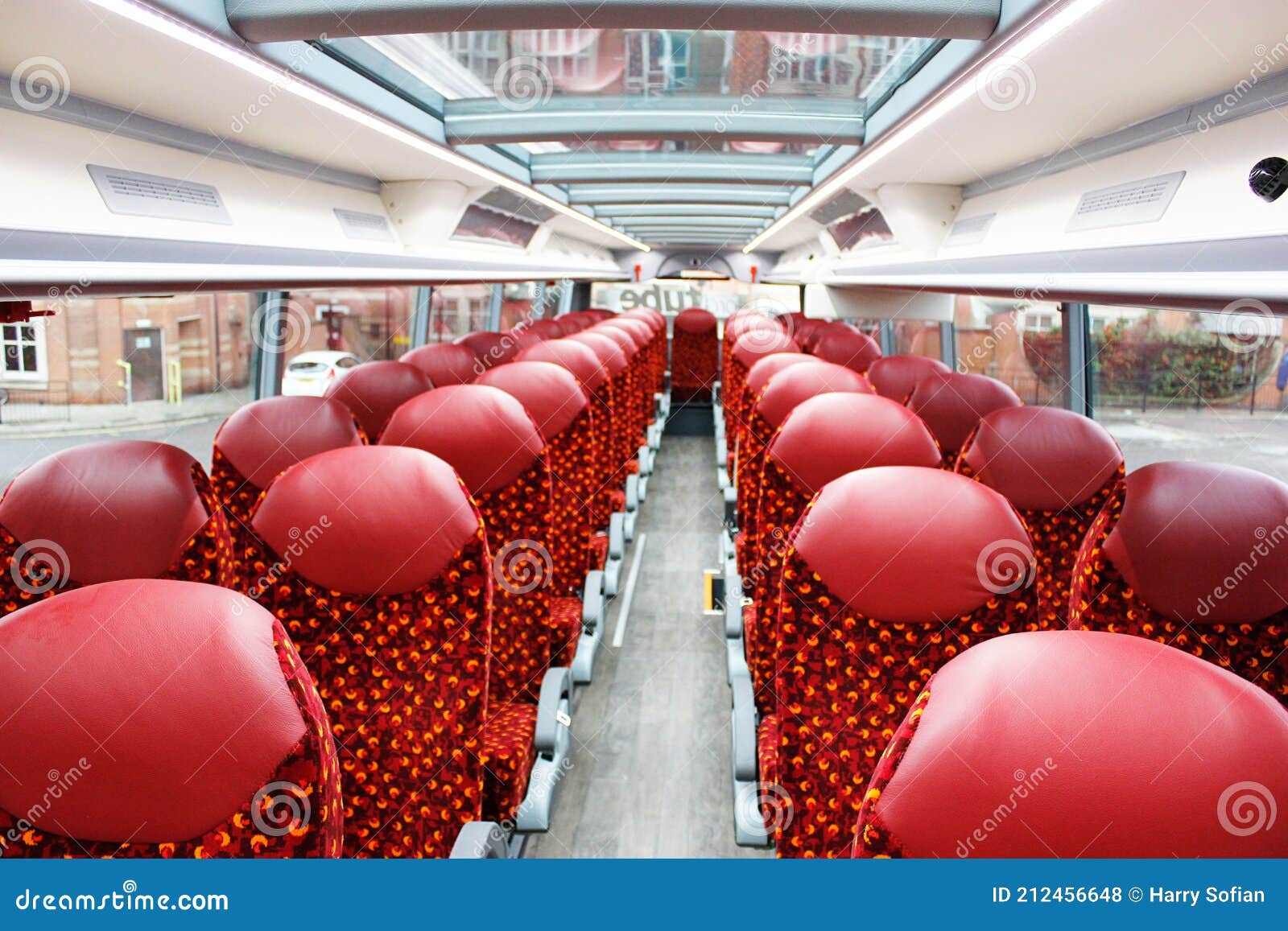 Chaises de bus photo stock. Image du ville, gens, publique - 212456648