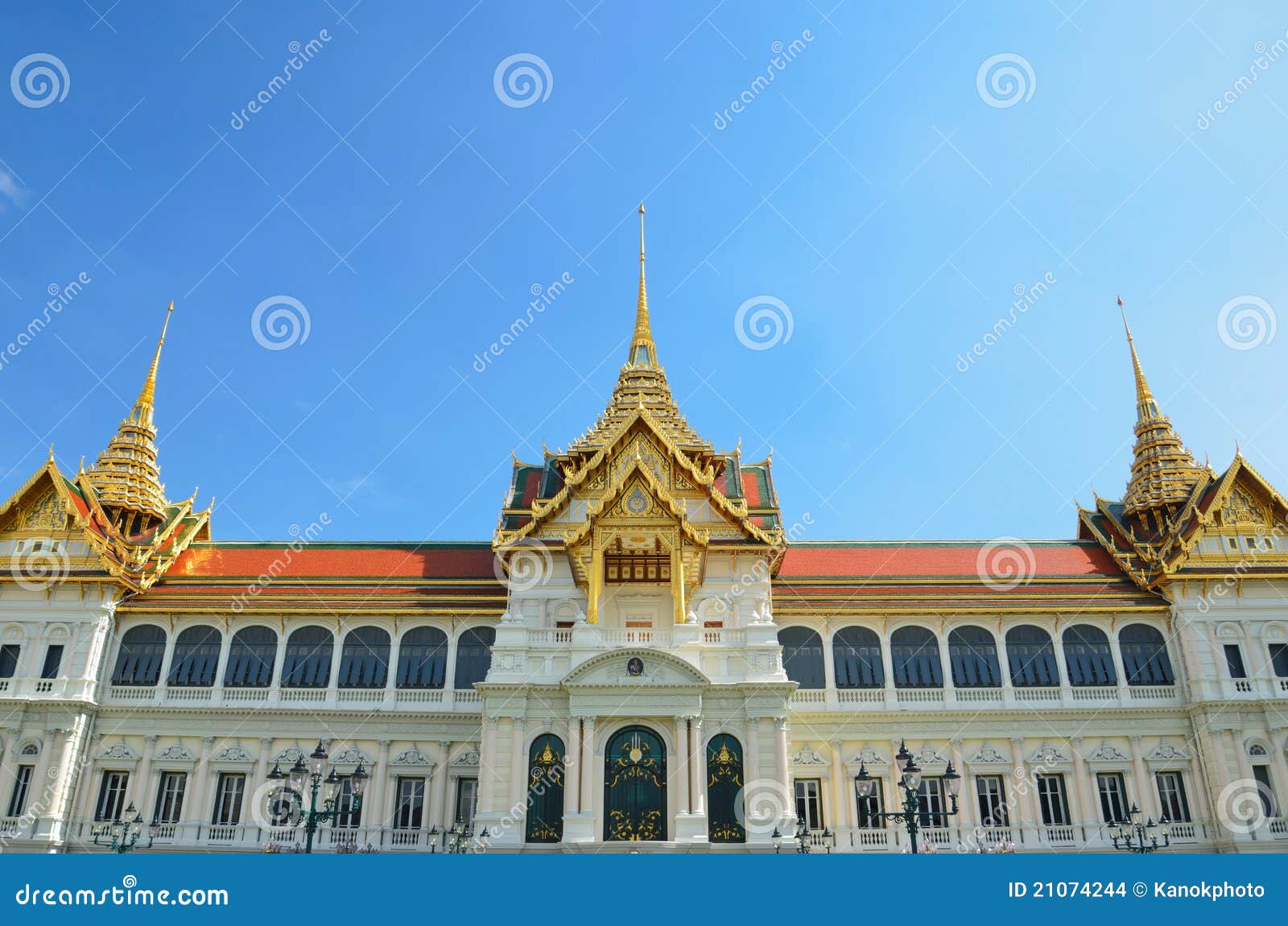 Chakri Maha Prasat Throne Hall Royalty-Free Stock Image | CartoonDealer ...