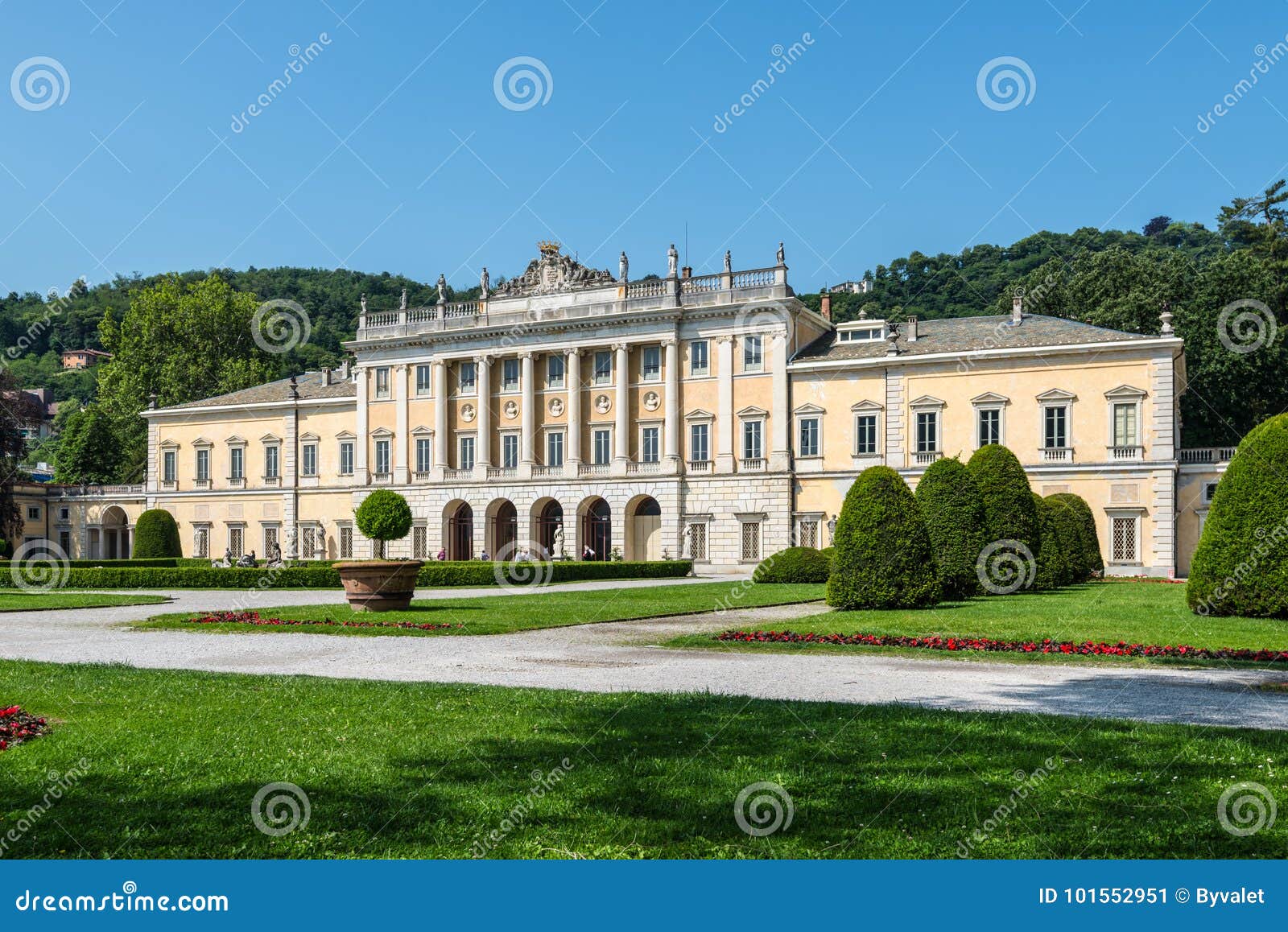 Chalet Olmo En La Ciudad De Como, Italia Foto editorial - Imagen de ...