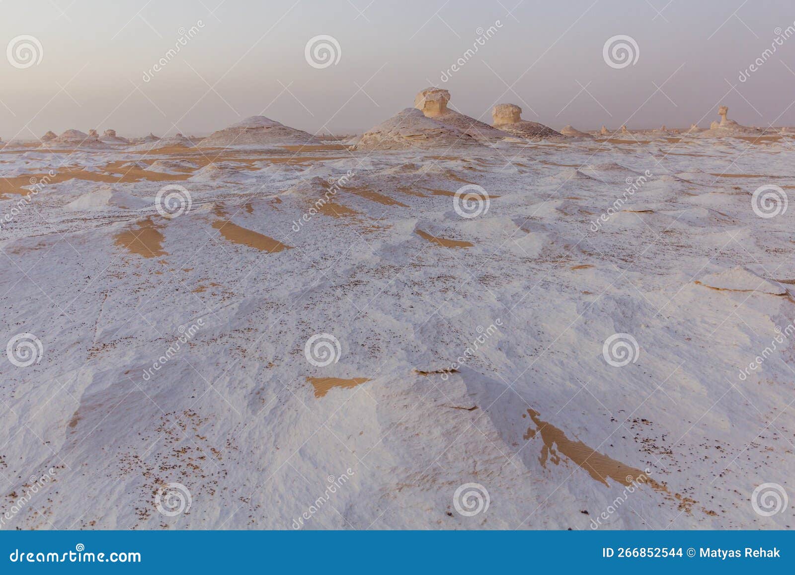 Chalk Rock Formations in the White Desert, Egy Stock Photo - Image of ...