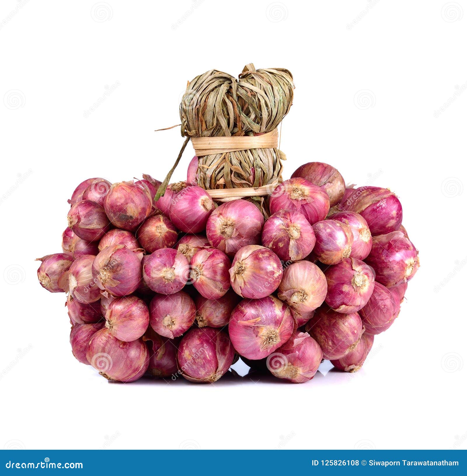 Chalota Isolada No Fundo Branco Foto de Stock - Imagem de grupo, cebola ...