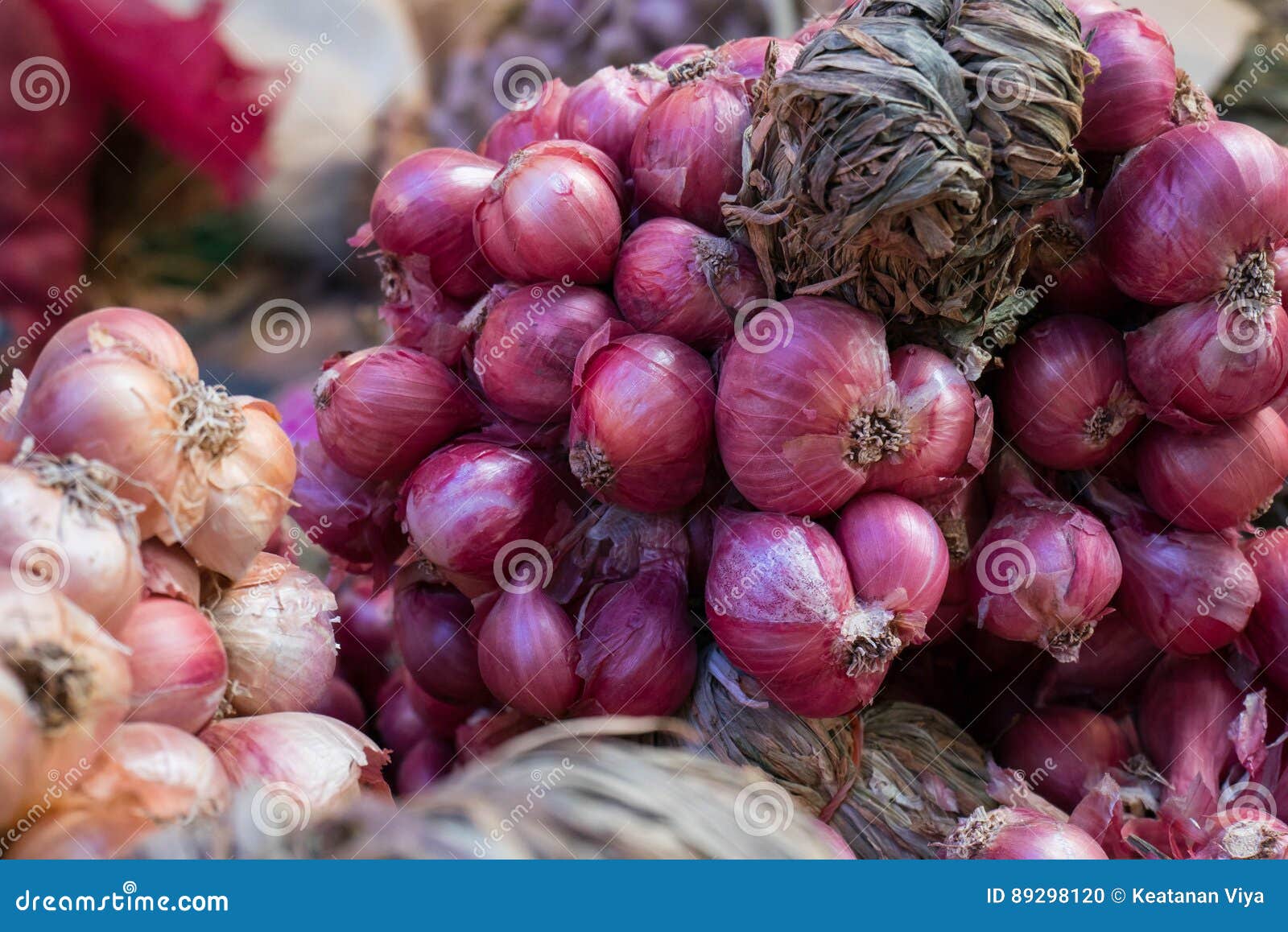 Chalotes Secos En El Mercado Para Cocinar Foto de archivo - Imagen de ...