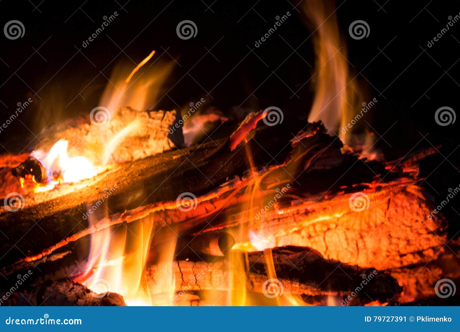 Chama quente do fogo imagem de stock. Imagem de incêndio - 79727391