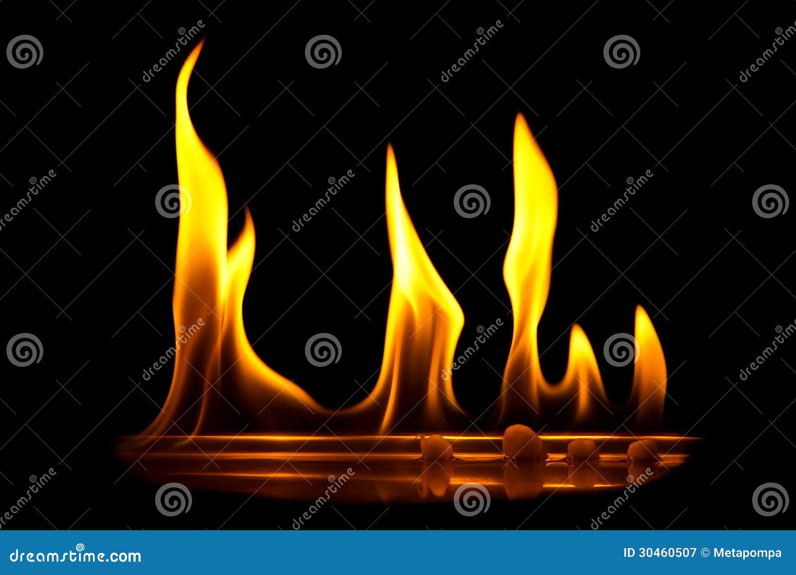 Chamas do fogo na linha imagem de stock. Imagem de linha - 30460507