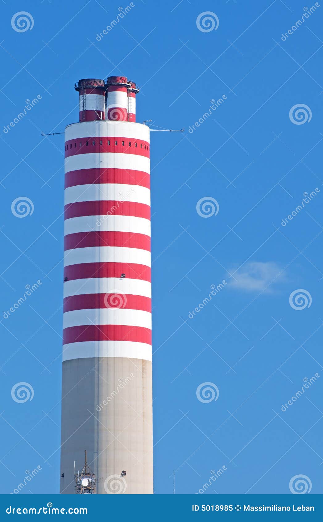 Chaminé imagem de stock. Imagem de chaminé, vermelho, céu - 5018985