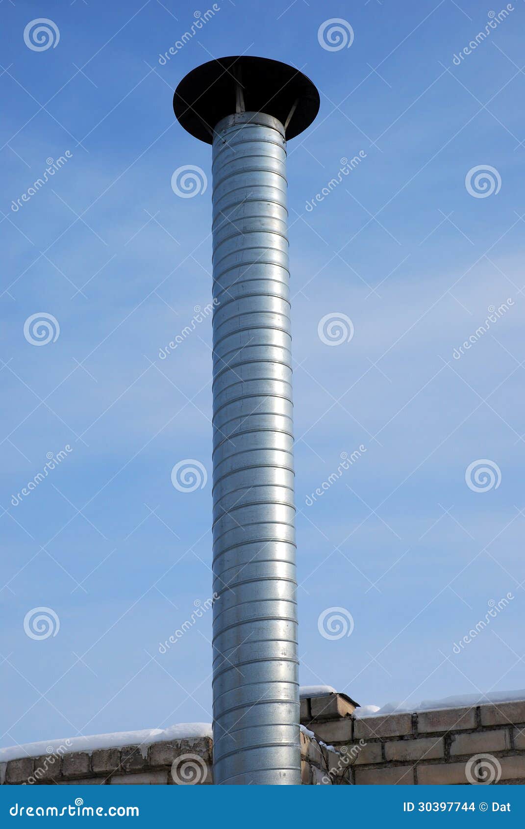 Chaminé de alumínio foto de stock. Imagem de casa, branco - 30397744