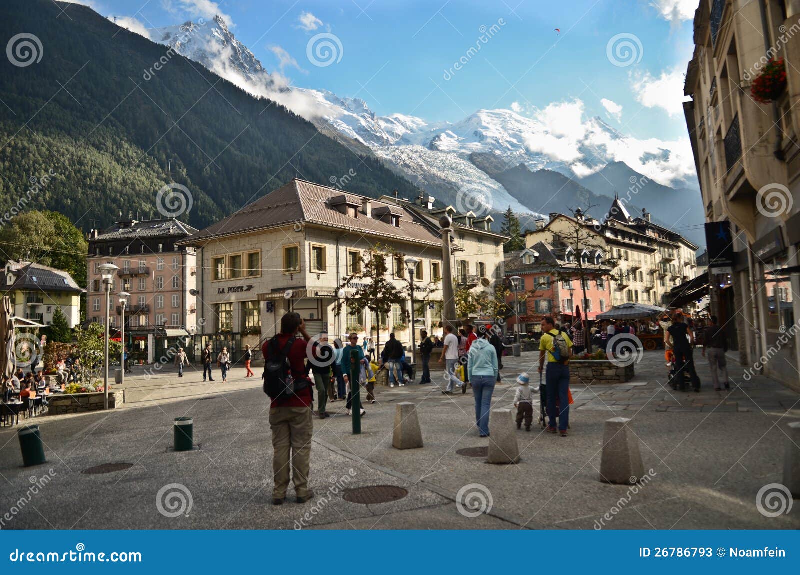 CHAMONIX, FRANCE - AUGUST 2: Cable Car From Chamonix To The Summit Of ...