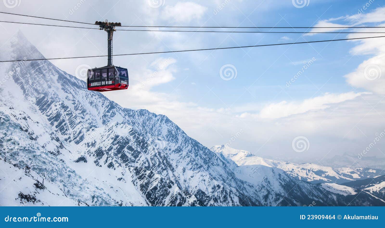 Chamonix, Francia - Cabina Di Funivia Immagine Stock Editoriale ...