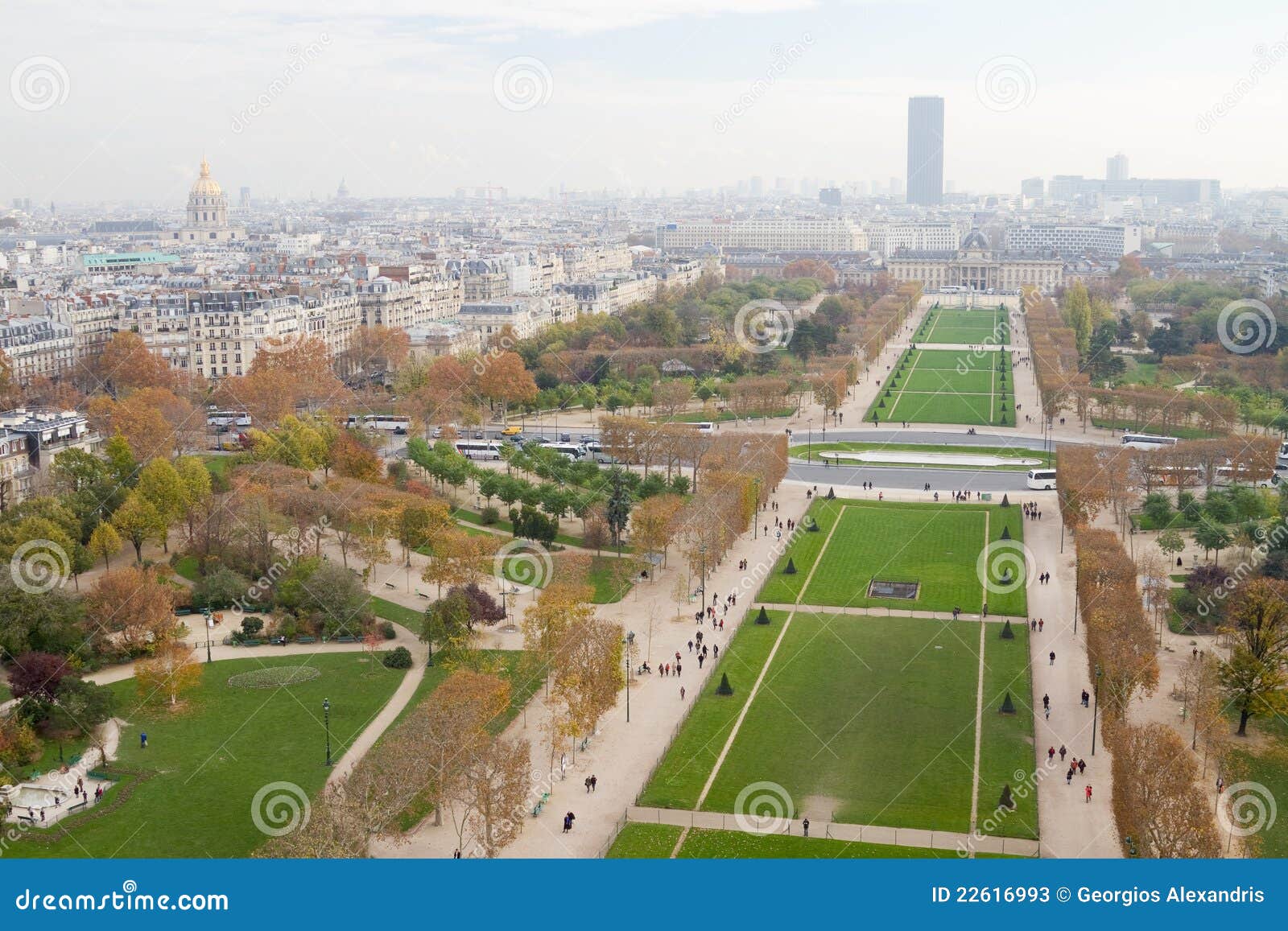 Champ De Mars Di Parc Du, Parigi Immagine Stock - Immagine di erba ...