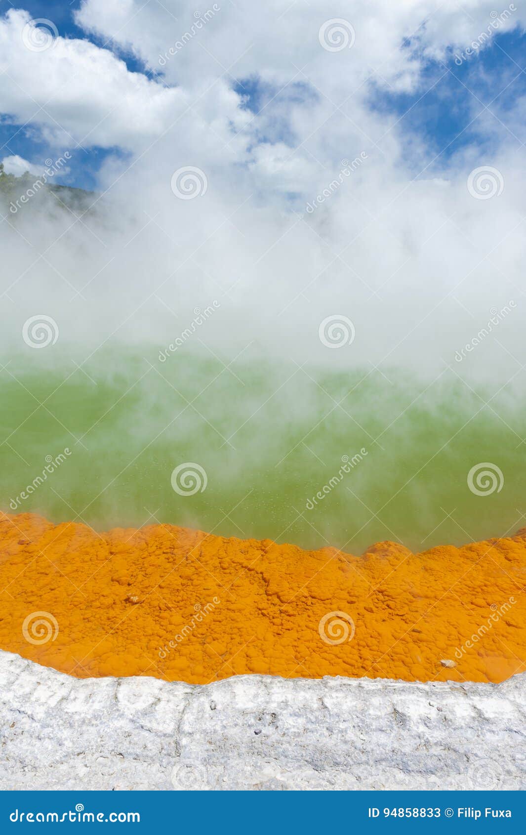 Champagne Pool imagen de archivo. Imagen de nube, colorido - 94858833