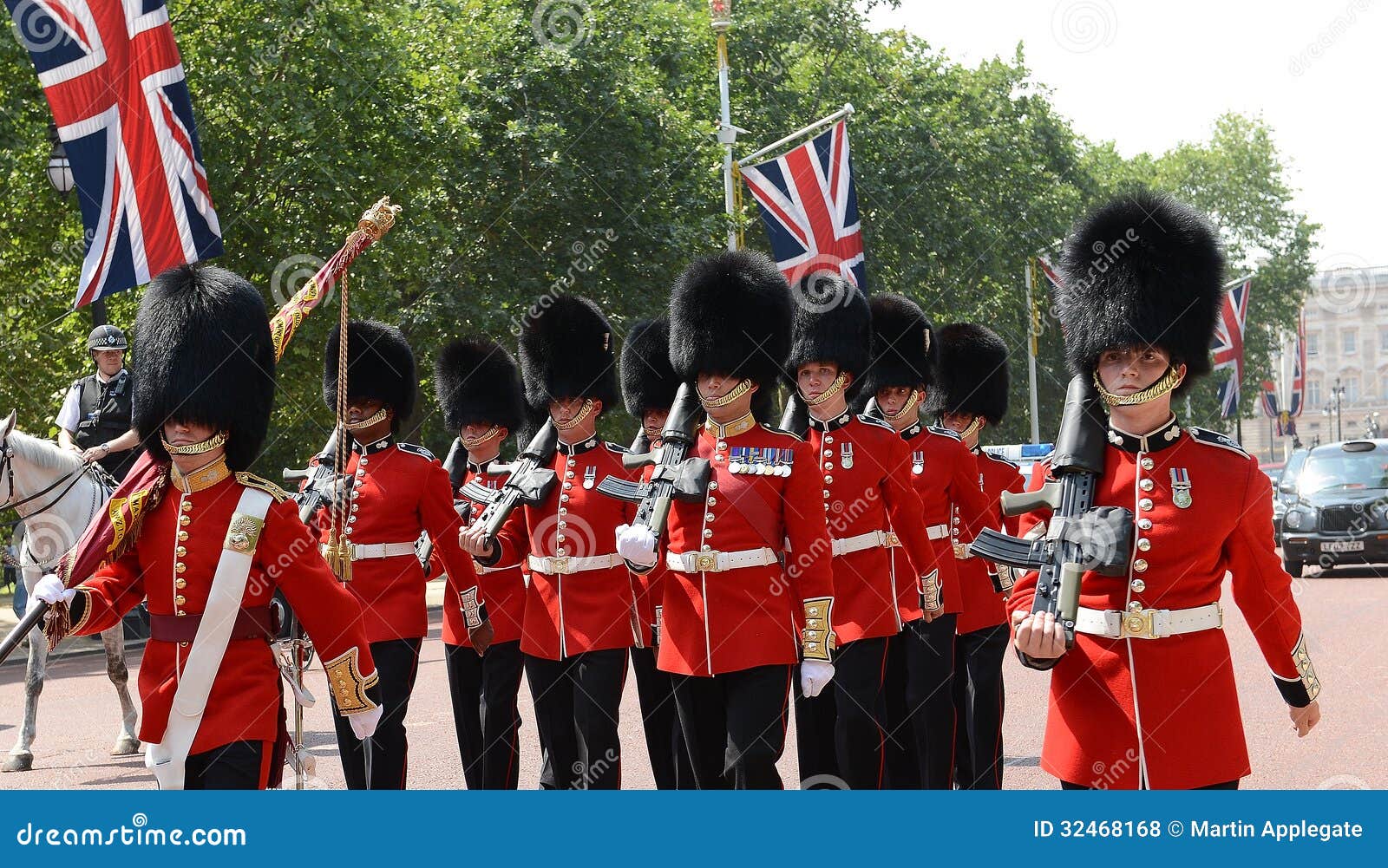 Change of the Guard, London Editorial Stock Photo - Image of queen ...