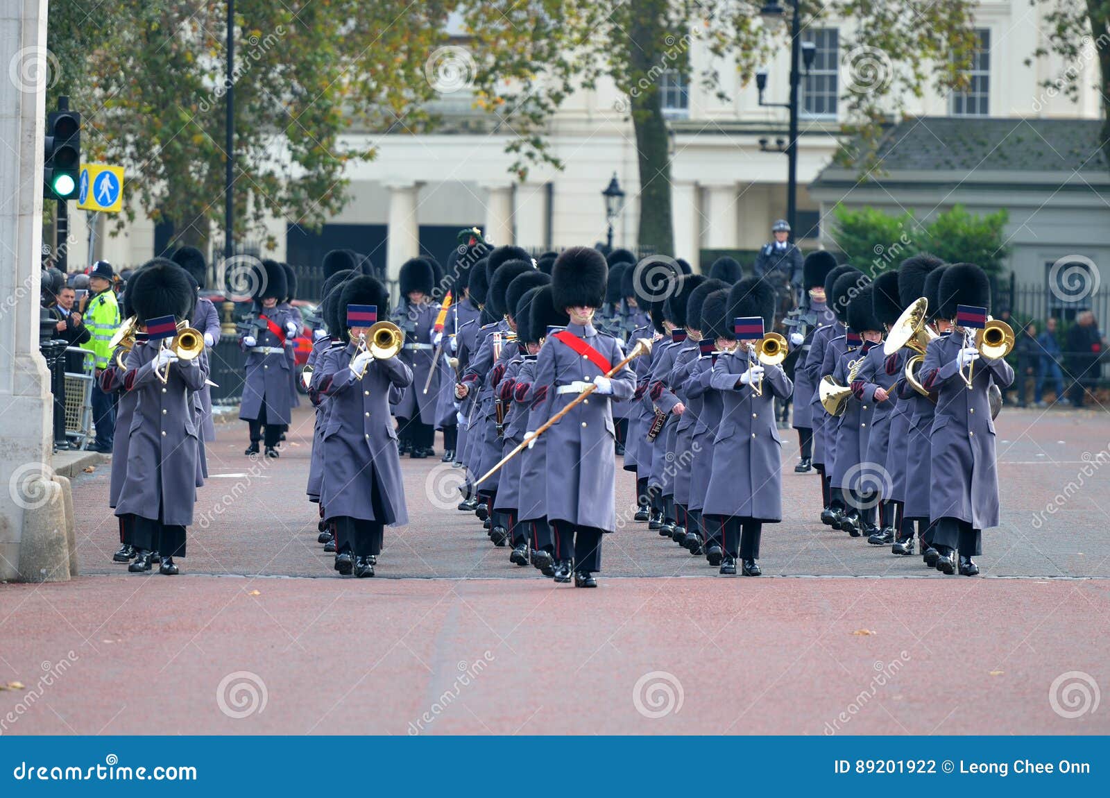 Changing of the Guard in Buckingham Palace Editorial Photography ...