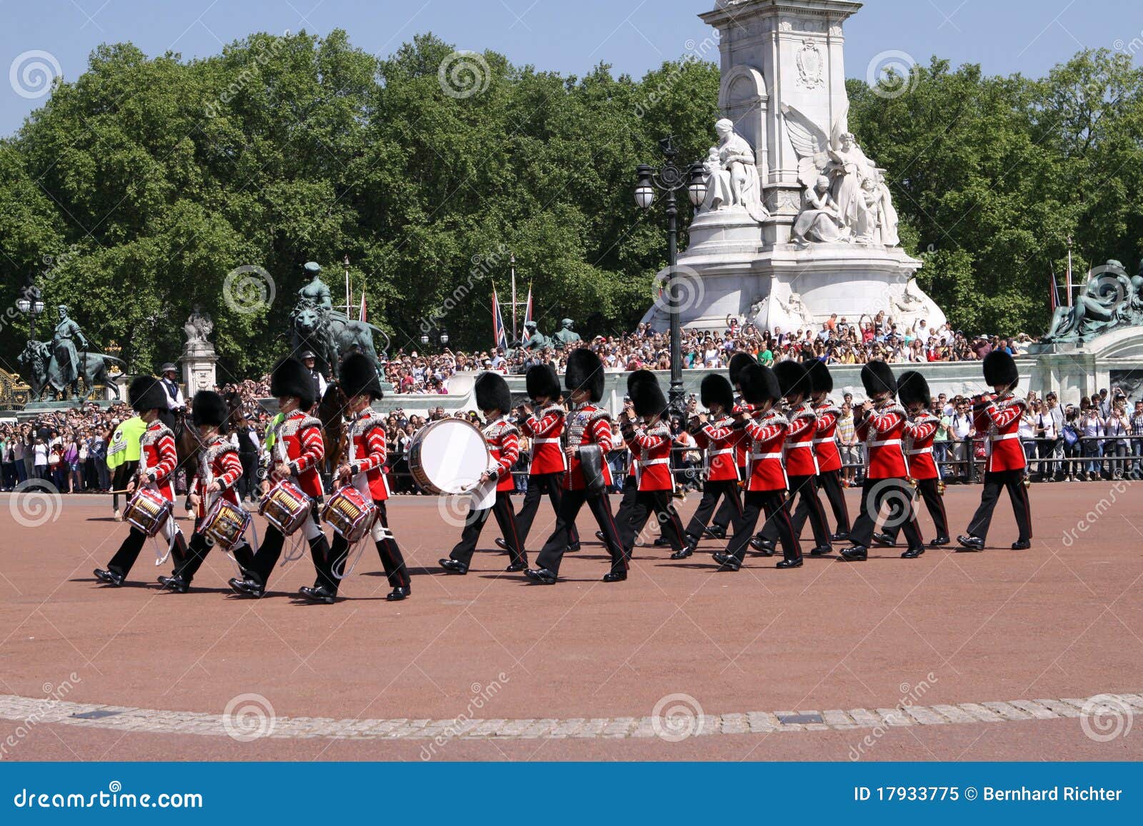 Changing the Guard. London editorial image. Image of tourism - 17933775