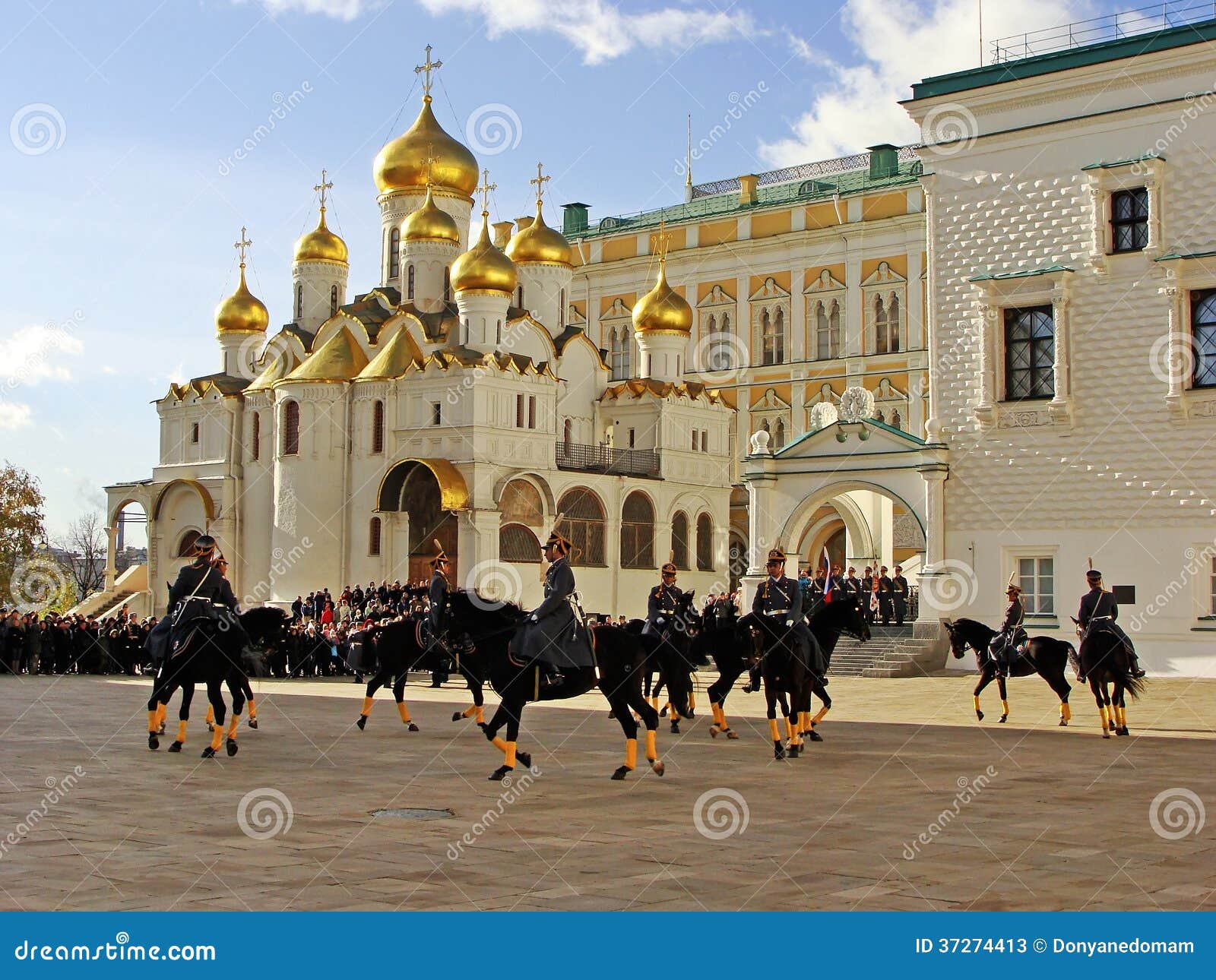 Changing of the Guards Ceremony, Moscow Kremlin Complex, Russia ...