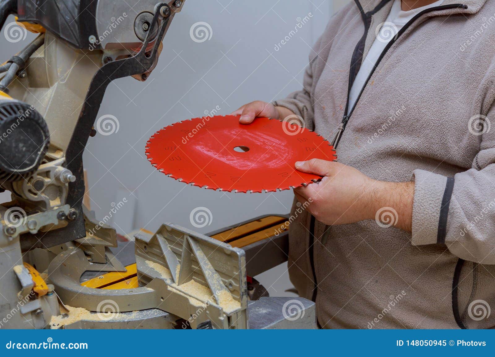 Changing Worker Saw Blade of the Main Replaceable Elements of a ...