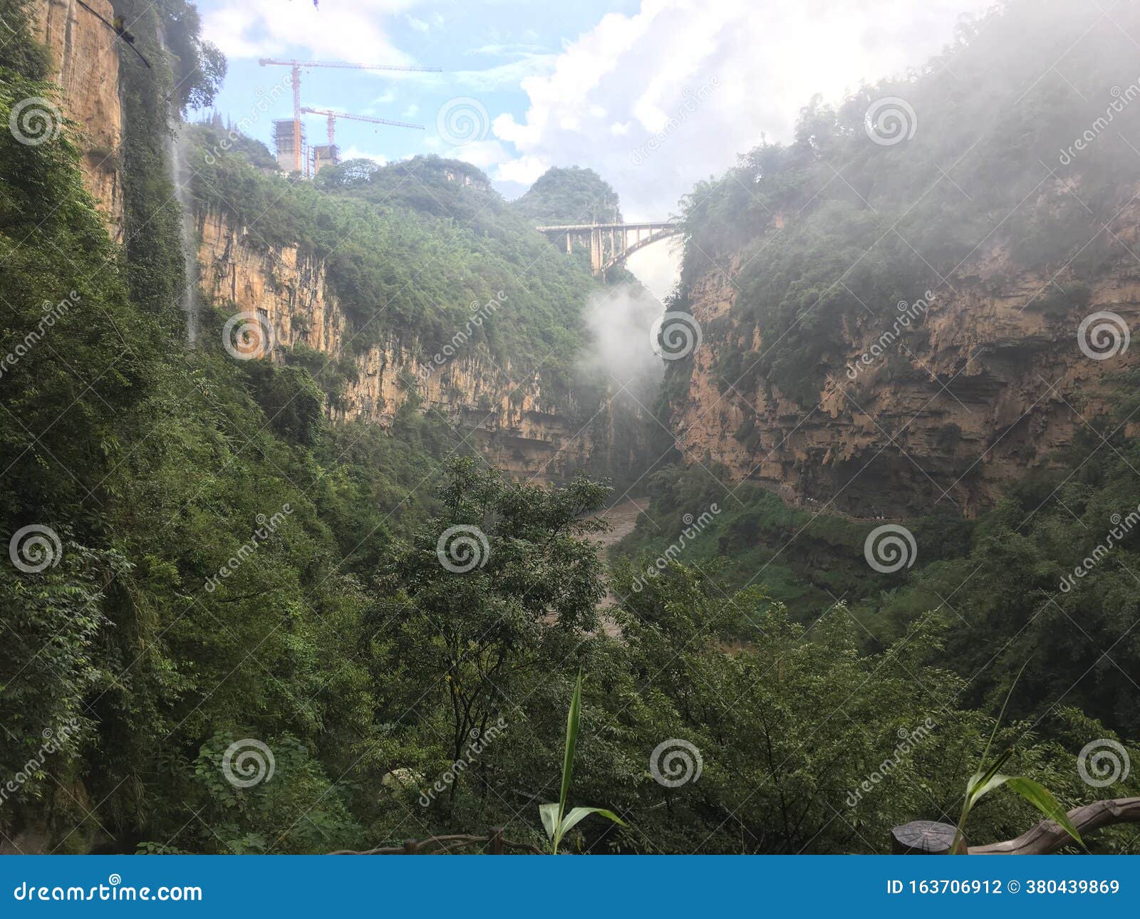 The Changjiang River Precipice Bridge Editorial Photography - Image of ...