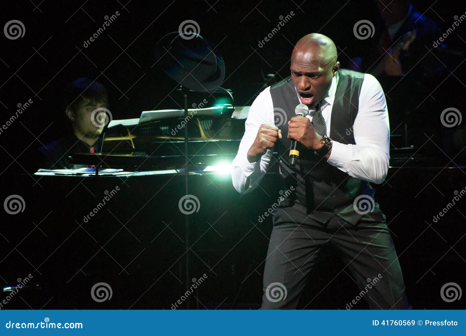 Chant de Philip Browne image stock éditorial. Image du lumière - 41760569