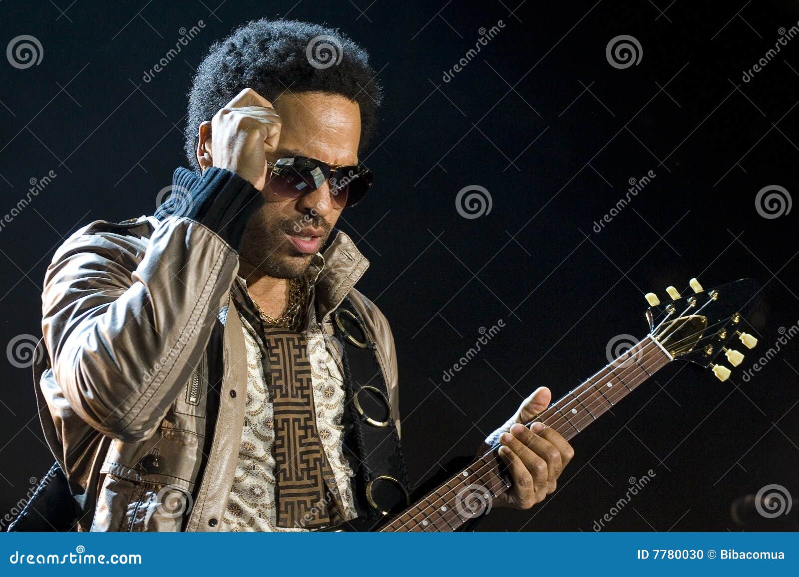 Chanteur De Roche Lenny Kravitz Au Concert Image éditorial - Image du ...