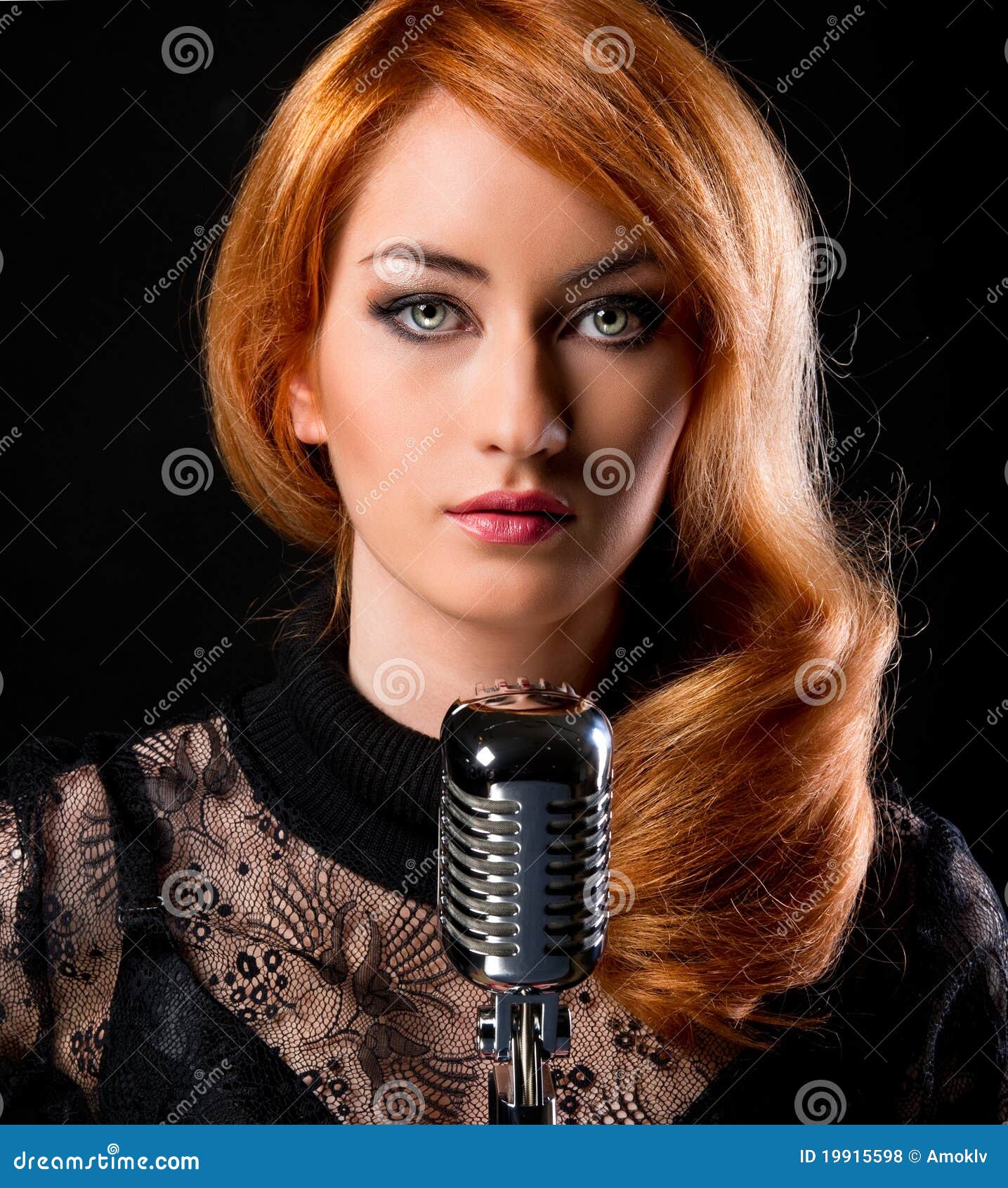 Chanteur roux magnifique photo stock. Image du tony, cheveu - 19915598