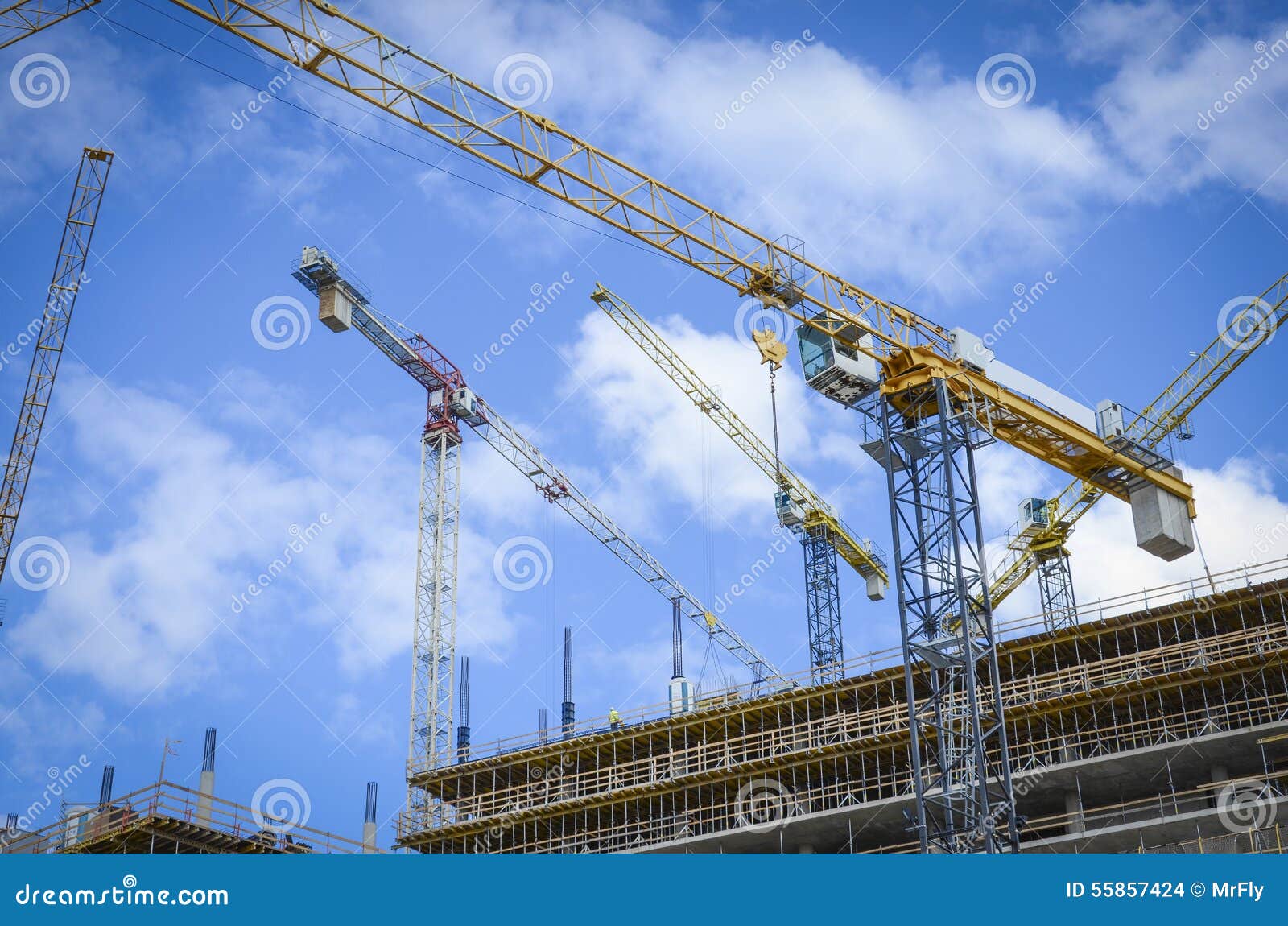 Chantier de construction photo stock. Image du grues - 55857424