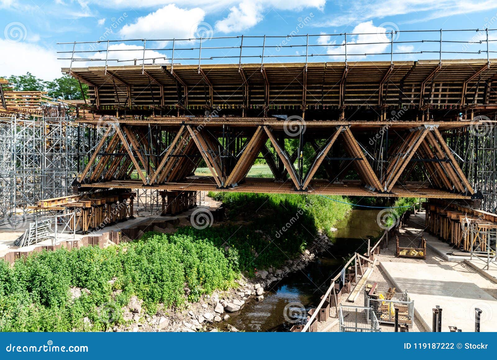 Chantier De Construction Du Nouveau Pont Moderne Photo stock - Image du ...