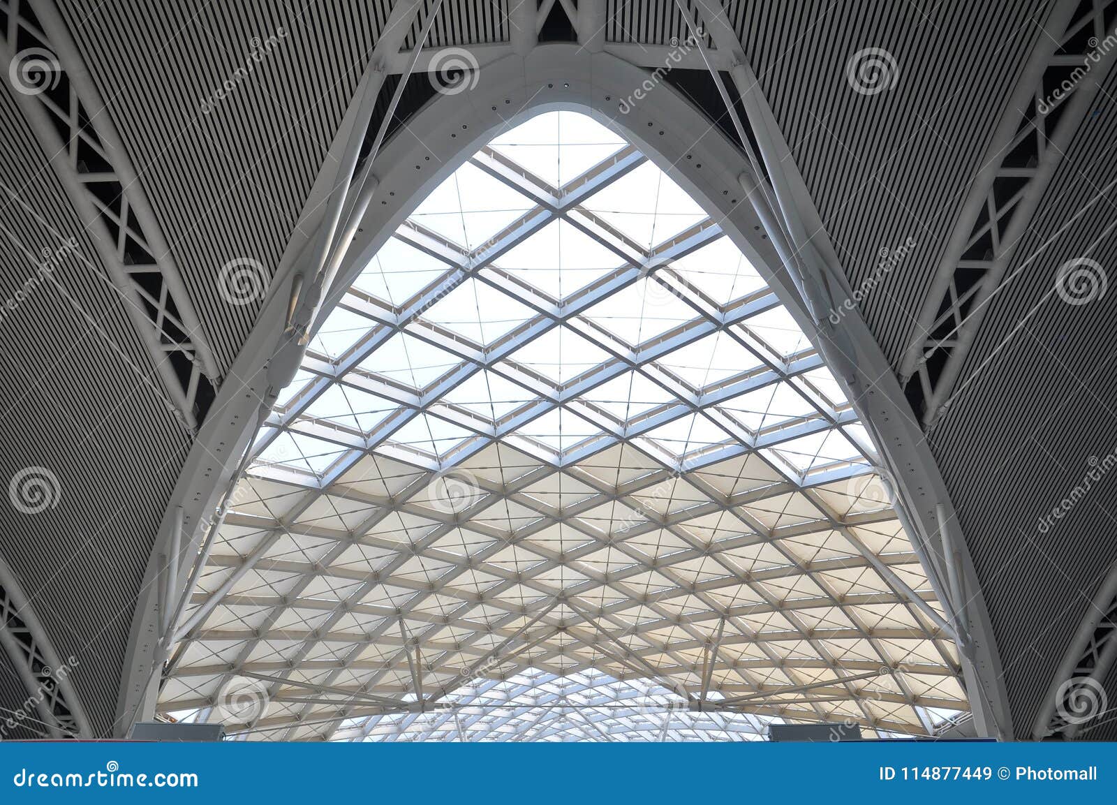 Chantier De Construction Moderne De Structure De Toit D'architecture ...