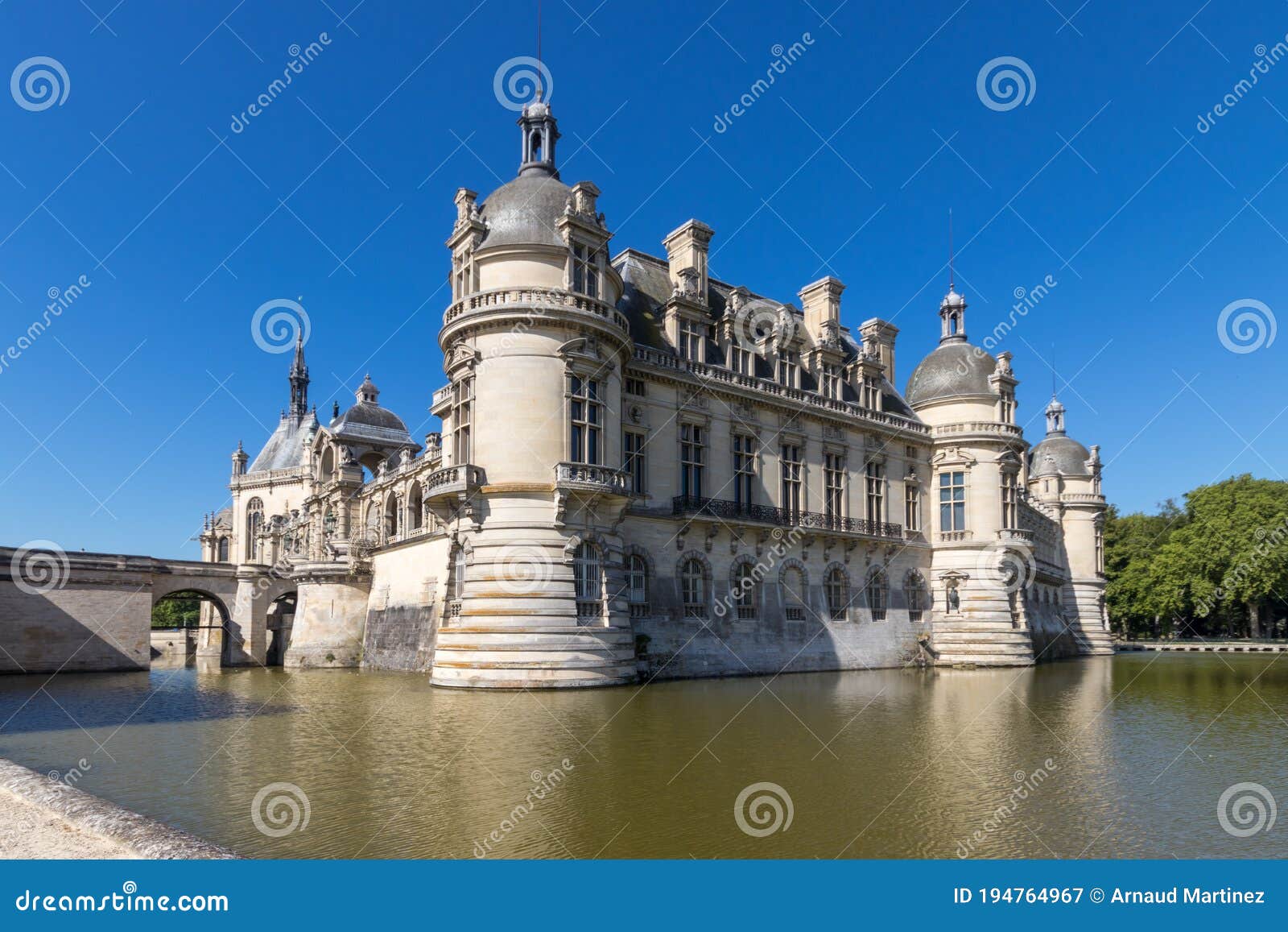 Chantilly City with Its Parks, Stables and Castle Editorial Photography ...