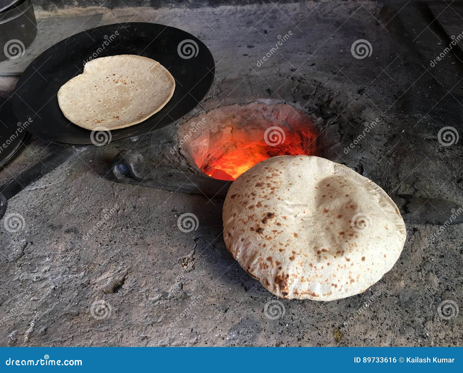 Chapati foto de archivo. Imagen de blanco, plano, plato - 89733616