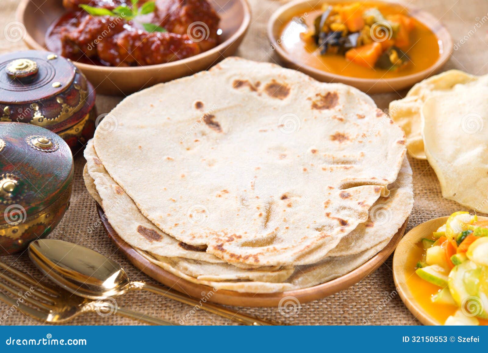 Chapatti стоковое изображение. изображение насчитывающей популярно ...