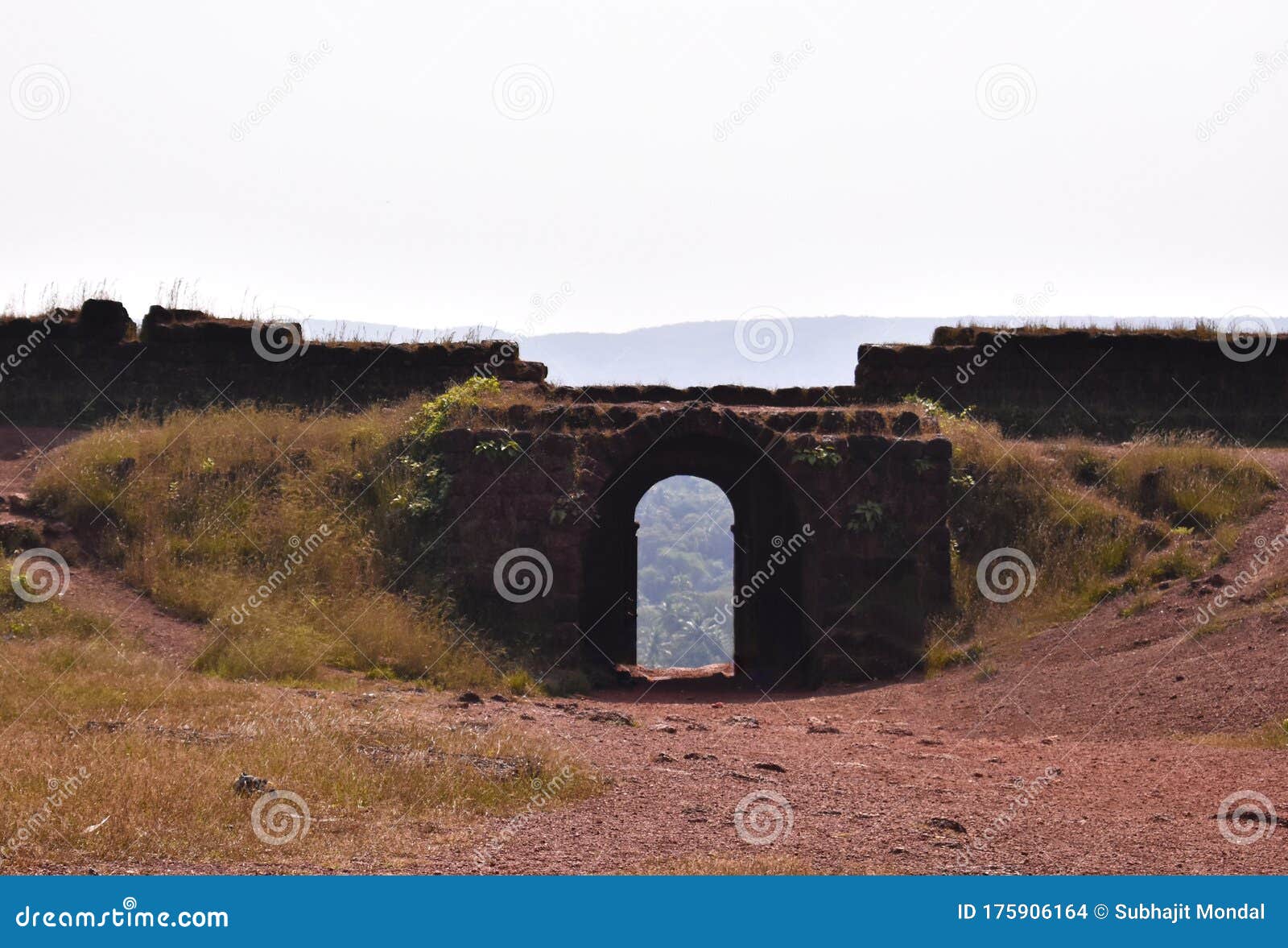 Chapora-Forteingangstor, Eines Alten Forts in Goa Stockfoto - Bild von ...