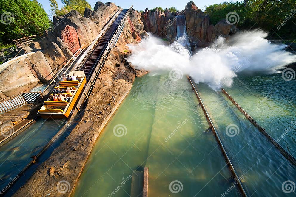 Chapoteo de Tutuki imagen de archivo editorial. Imagen de movimiento ...