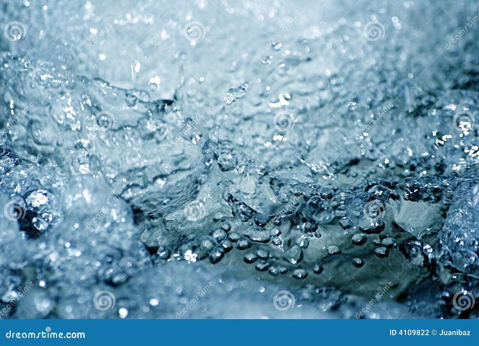 Chapoteo del agua foto de archivo. Imagen de rociada, ardilla - 4109822