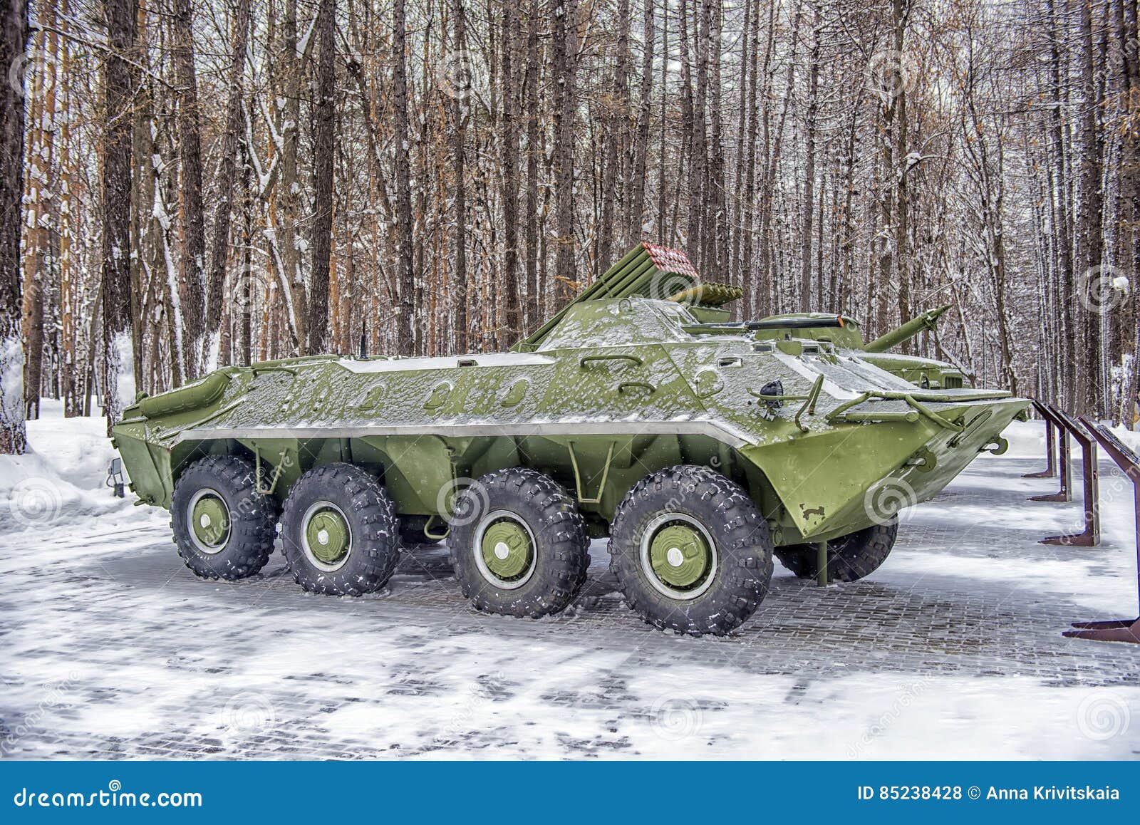 Char d'assaut à roues photo stock éditorial. Image of froid - 85238428
