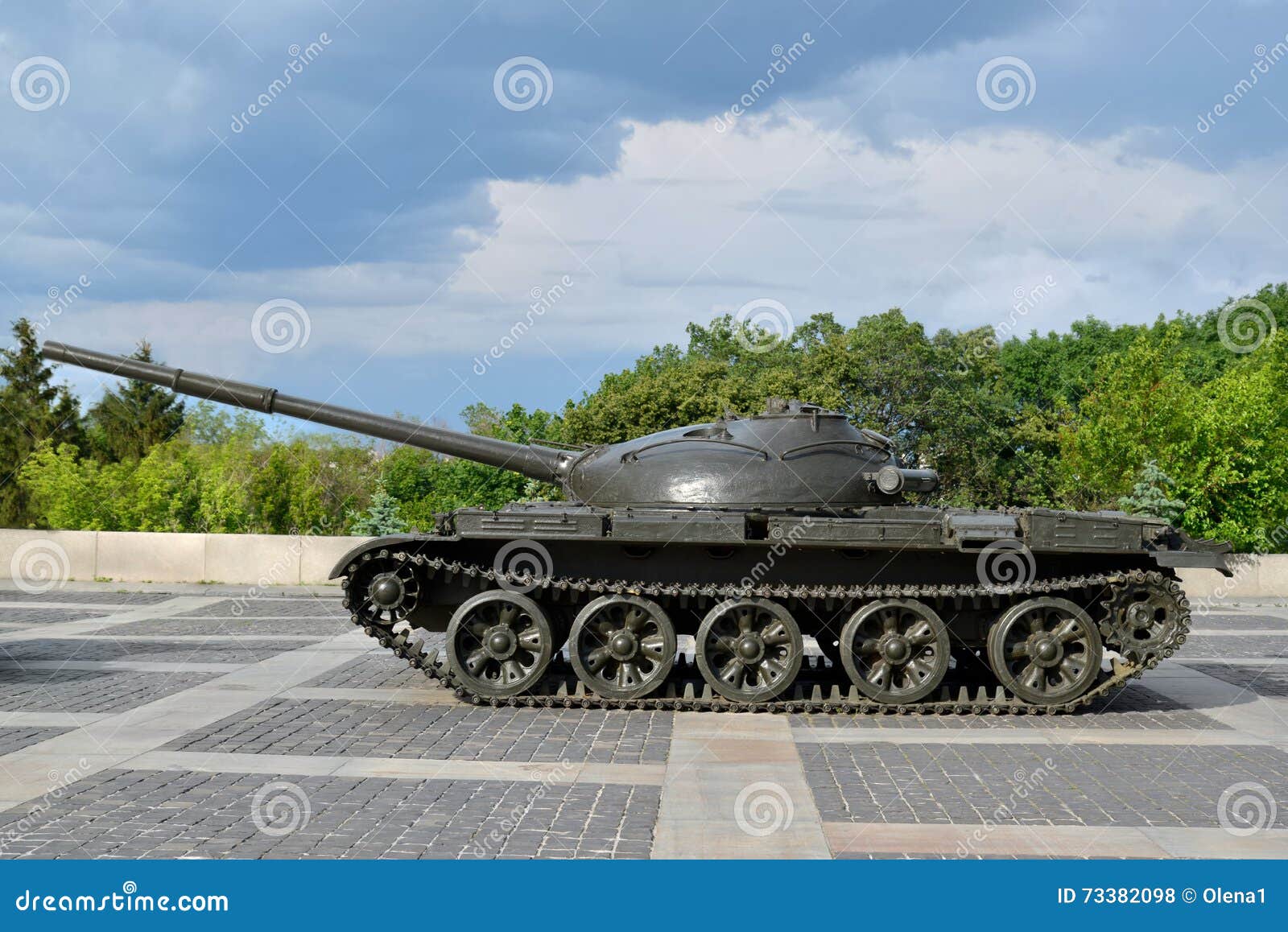 Char De Combat Soviétique T-62 Photo stock - Image du machine, chenille ...