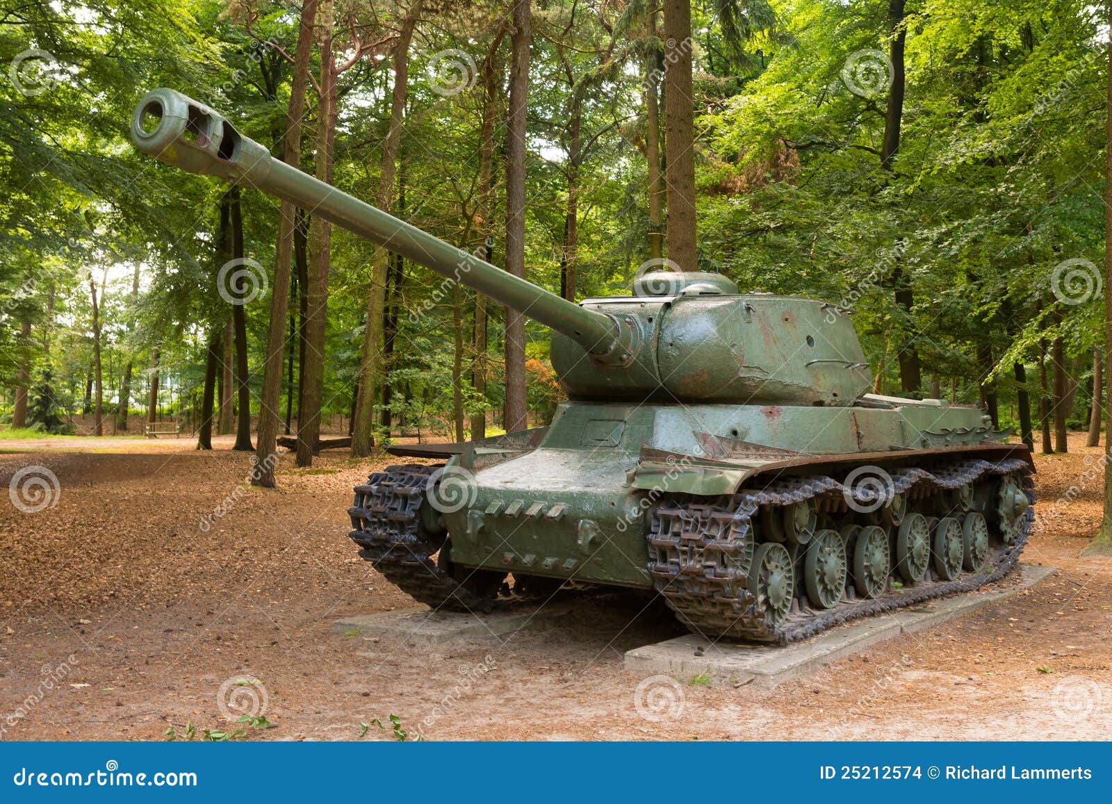 Char de combat WW2 photo stock. Image du tourelle, arme - 25212574