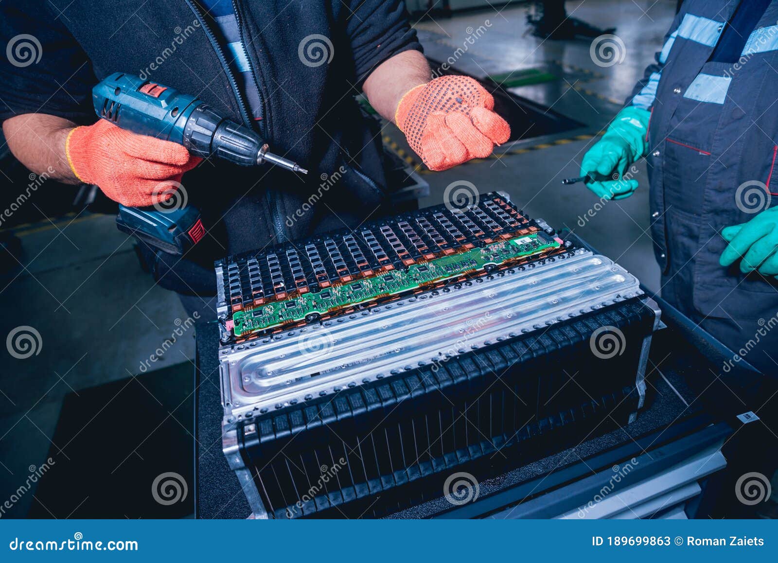 Charging the Batteries of the Elecric Motor. Disassembling the Battery ...