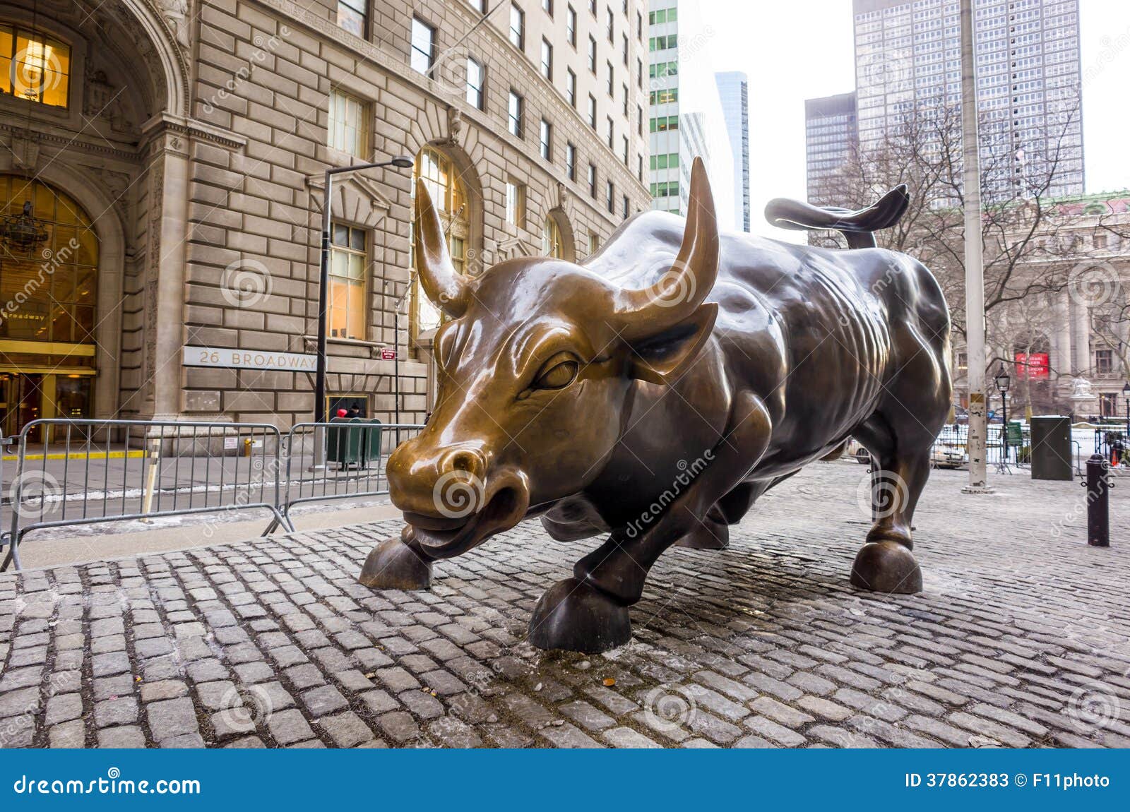 Charging Bull Sculpture New York Editorial Stock Photo - Image of ...