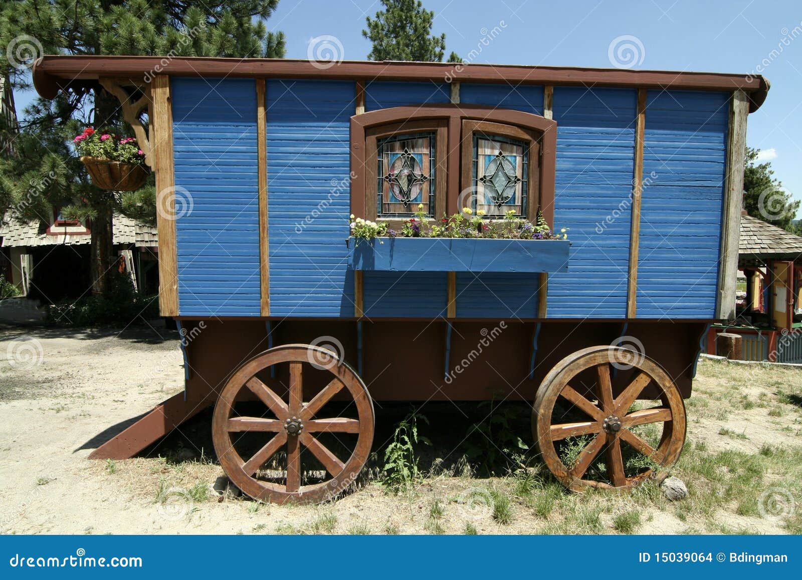 Chariot gitan photo stock. Image du coloré, bohémiens - 15039064