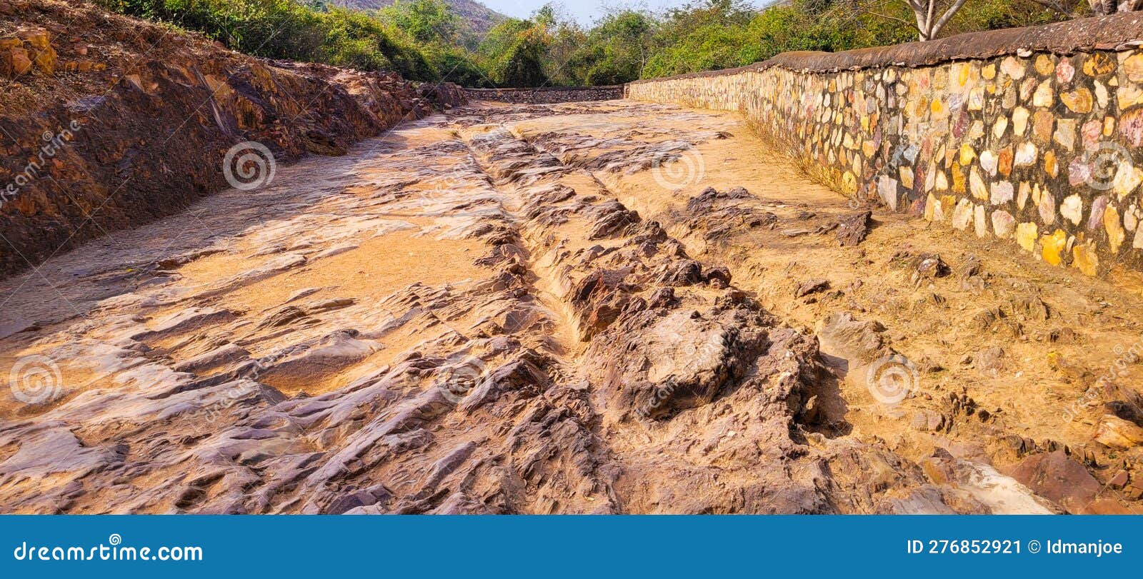 Chariot Wheel Mark and Shell Characters Stock Image - Image of hills ...