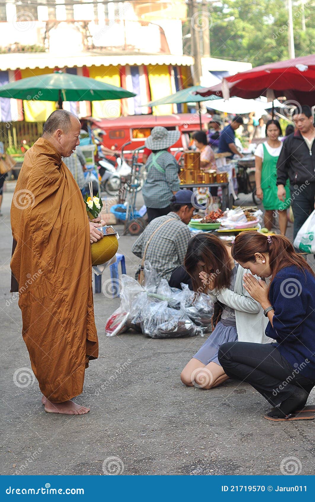 Charity lady editorial image. Image of bowl, salute, buddha - 21719570