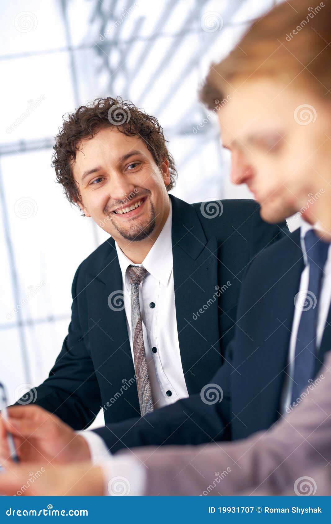 Charla interesante. imagen de archivo. Imagen de sociedad - 19931707