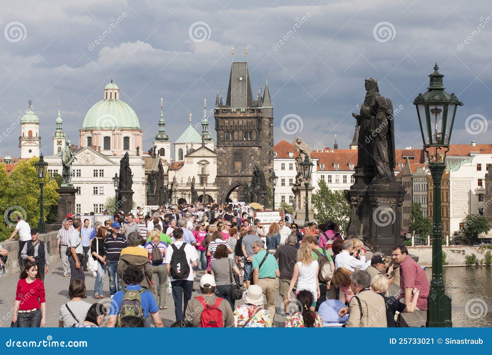 Charles Bridge, Prague editorial photo. Image of crowded - 25733021