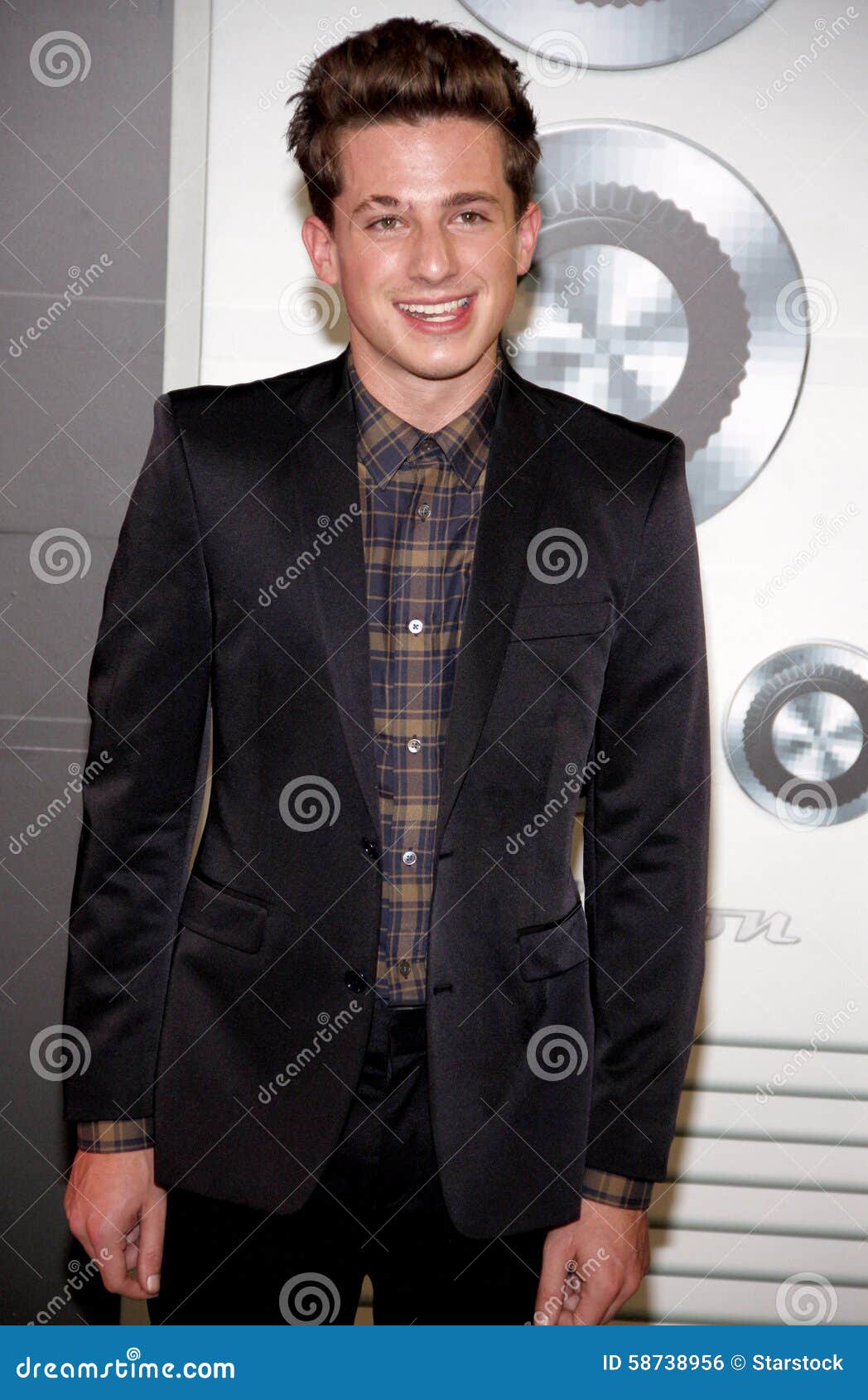 Charlie Puth foto editorial. Imagen de cantante, premier - 58738956