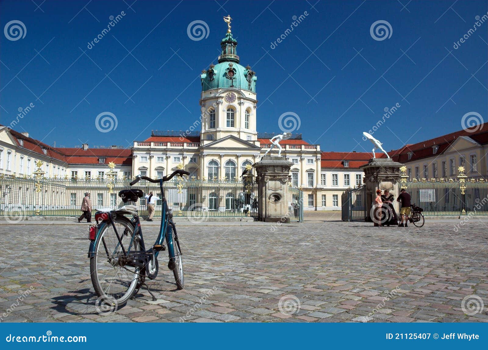 Charlottenburg Palace editorial photography. Image of tourism - 21125407