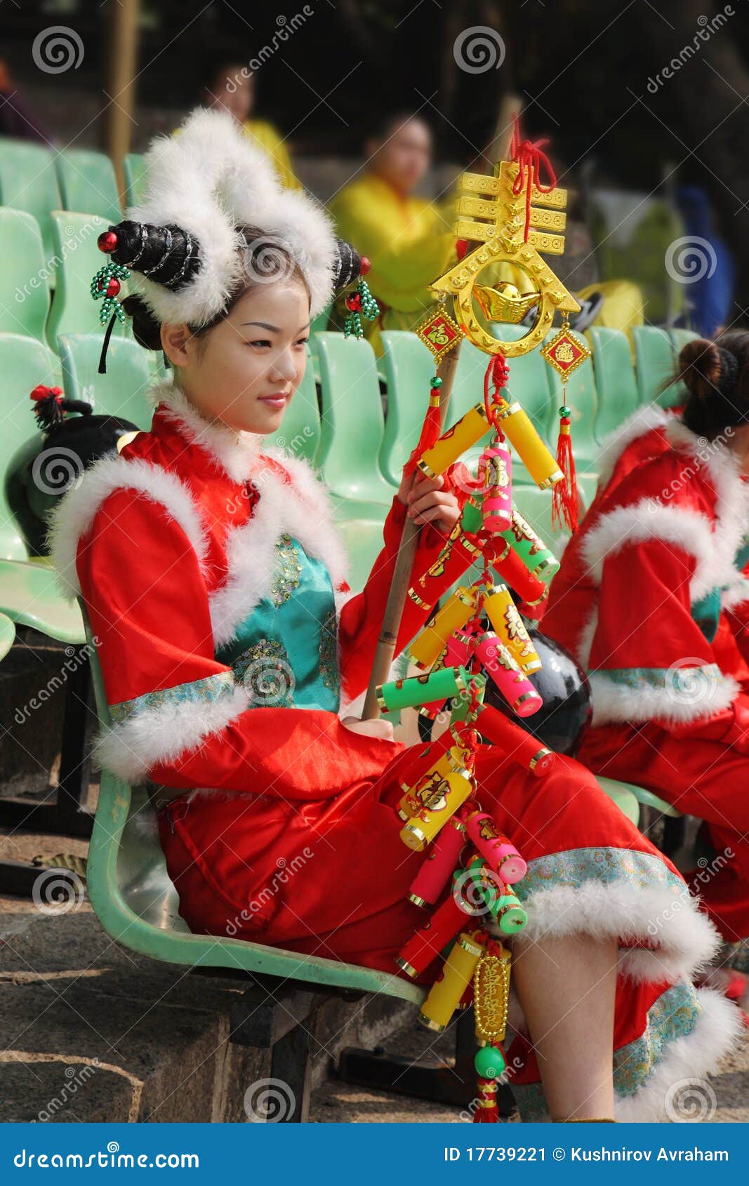 Charming Chinese dancer editorial photo. Image of holiday - 17739221